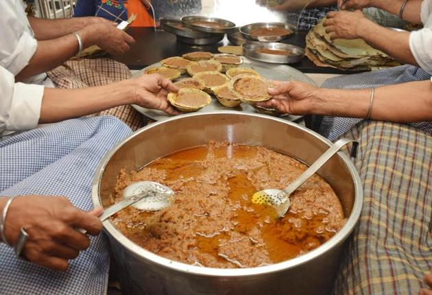 Preparing ‘Karah Parshad’: Making of a sweet and sacred offering ...