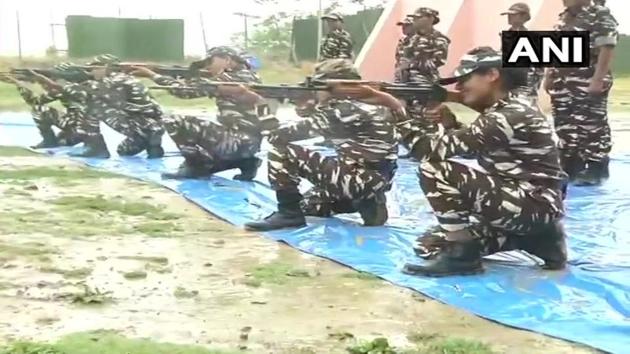 CRPF inducts 500 women personnel to counter protestors in Kashmir ...