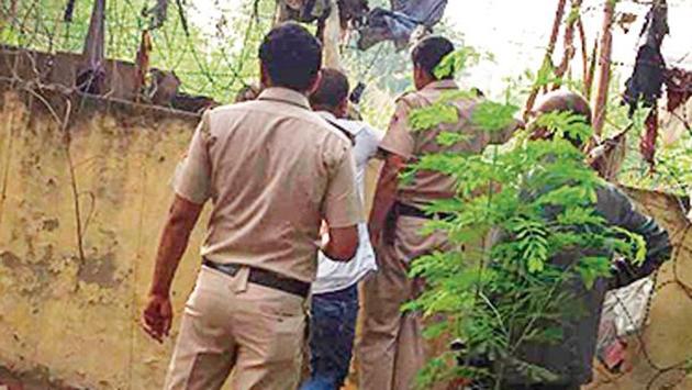Businessman robbed of ₹25 lakh in east Delhi, police suspect illegal ...