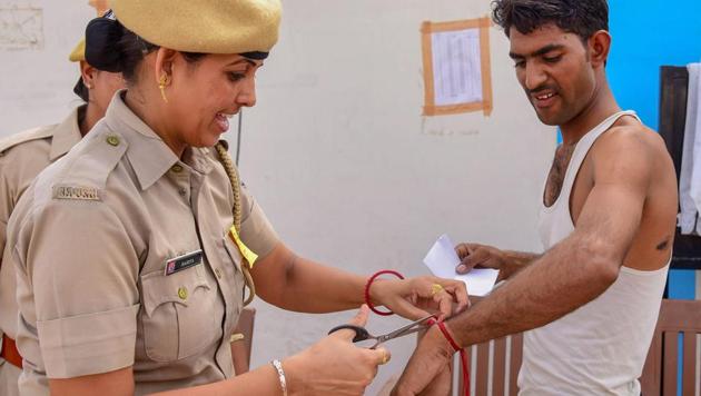 Day-1 of constable recruitment exam peaceful, 7.5 lakh take test ...