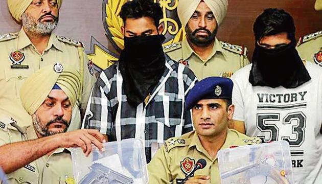HP encounter: Pistols seized from carjackers raise big questions, say Mohali police | Hindustan ...