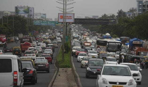 Traffic jam on Western Express Highway as crowd gathers to wish ...