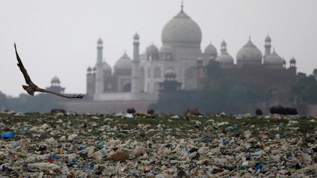 Supreme Court puts upkeep of Taj Mahal in hands of 3 govt officers ...