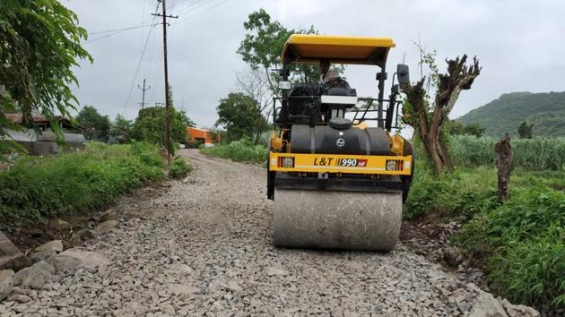 PMRDA begins repair work of Mahalunge-Sus-Hinjwadi road | Hindustan Times