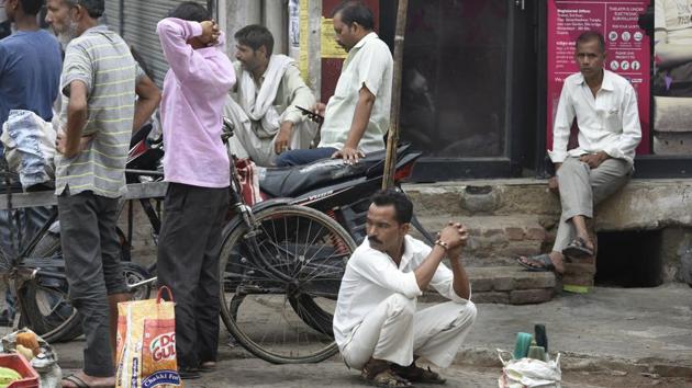 Delhi minimum wage issue: Hopes of better pay dashed, workers put ...