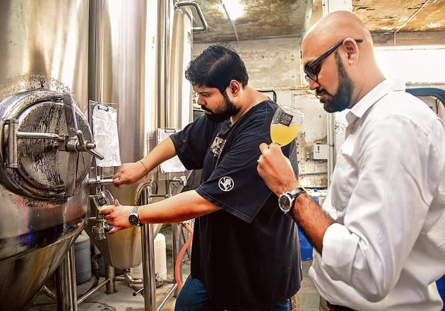 Microbreweries take Puneites on a ‘crafty’ high | Hindustan Times