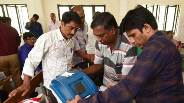 Small hood on sensor, new paper roll; EC makes changes to prevent VVPAT ...