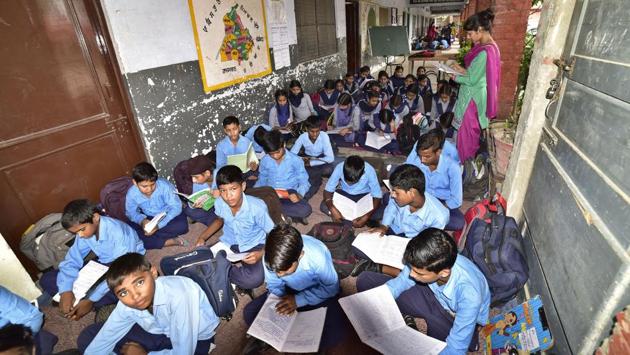 Unsafe rooms: Students are forced to sit in corridors at this Ludhiana ...