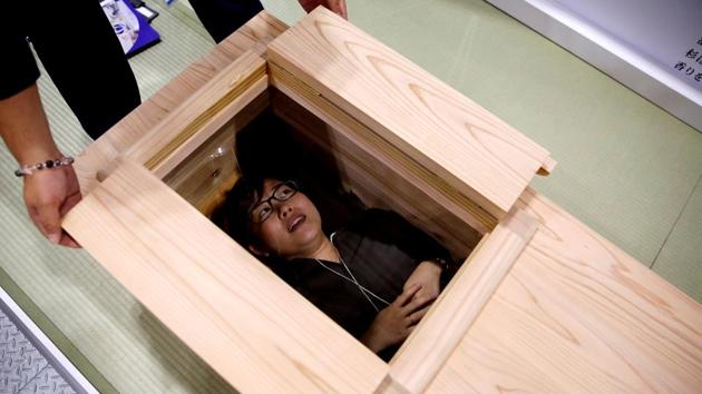 Photos of the week: Whirlwind strolls and an interstellar view ...