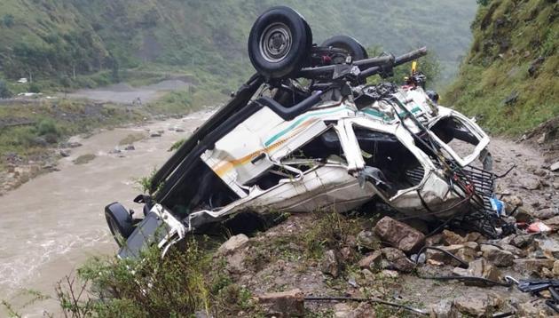 4 killed, 9 injured as overloaded SUV plunges into gorge in J-K’s Doda ...