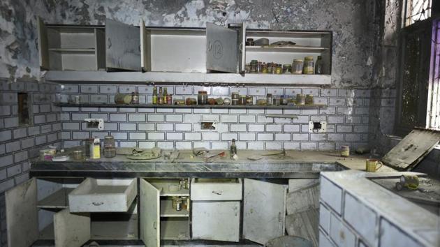 Photos: 2006 Nithari horror house stands hollowed out, in ruin ...