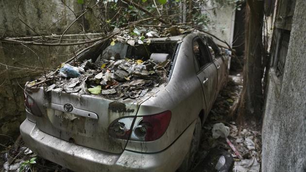 Photos: 2006 Nithari horror house stands hollowed out, in ruin ...