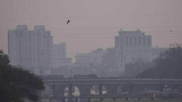 Pollutants in Pune’s air cross permissible limits | Hindustan Times