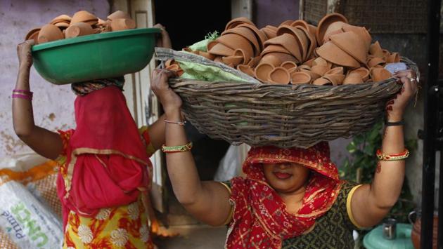 Photos | Earthen diyas: From clods of clay to Diwali centrepiece ...