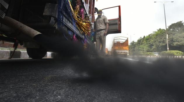 300 officers to check 10 million old, polluting vehicles in Delhi, sans ...