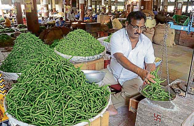 Market watch: Prices of carrots, chillies, and leafy vegetables have shot up in Pune | Hindustan ...
