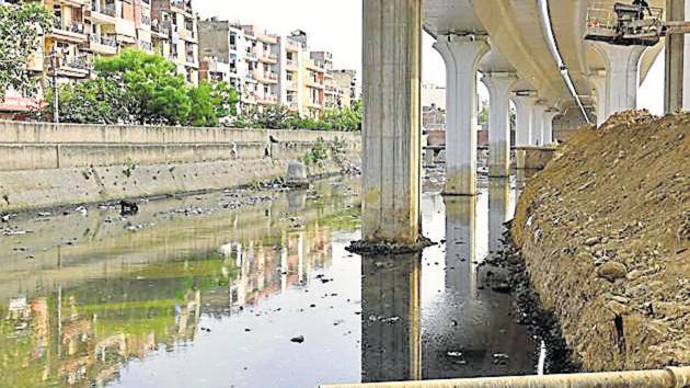 Delhi HC pulls up authorities over failure to clean Kushak drain ...
