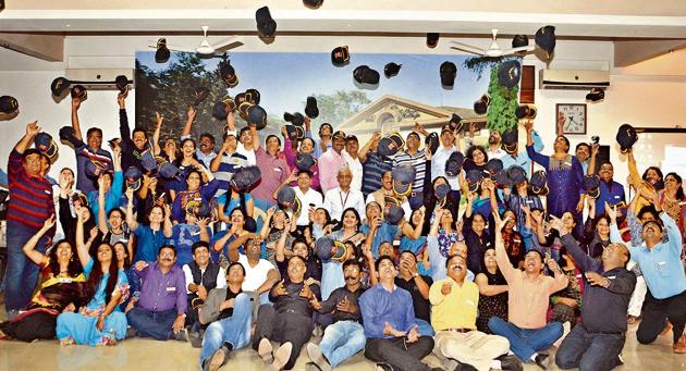 Wadia college alumni donate Rs 1.6L in scholarship for disabled student ...