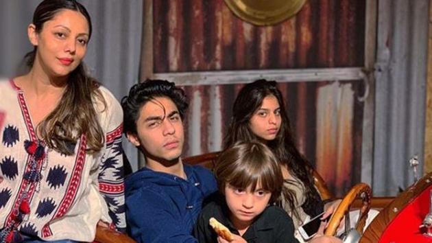 Gauri Khan shares a perfect family picture with sons Aryan, AbRam and ...