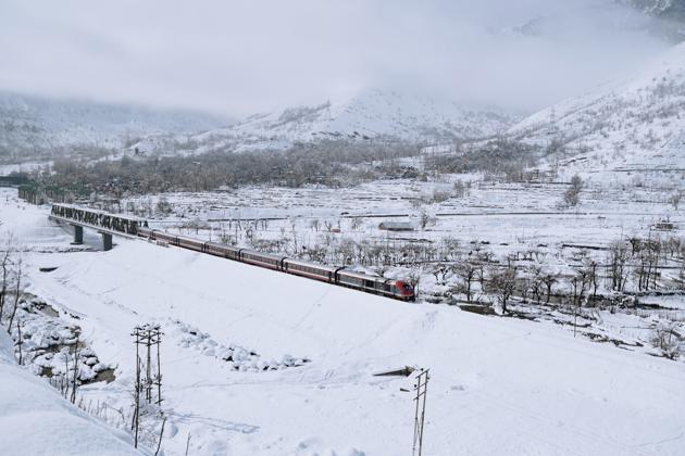 Fresh snowfall in hills makes the plains shiver again | Latest News India
