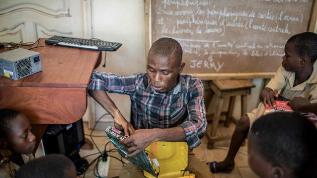 Photos: Travelling classroom bridges digital divide in Benin ...
