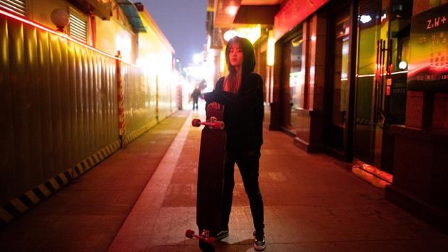 Photos: Chinese female longboarder rides into online fame | Hindustan Times