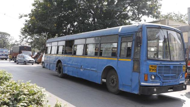 PMPML bus runs over 59-year-old woman in Pune | Hindustan Times