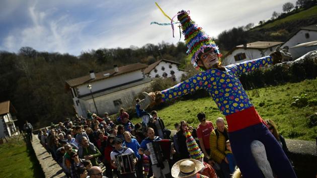 Photos: Devils and bandits romp at Carnival in Spanish towns ...