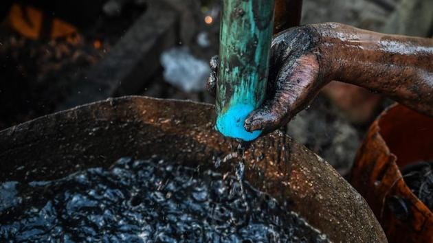 Photos: Myanmar’s black gold lures plucky oil drillers | Hindustan Times