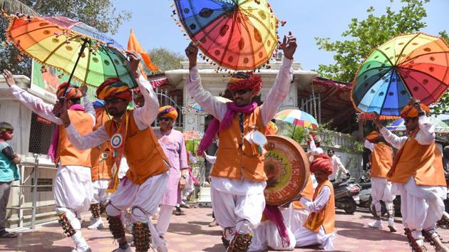 #puneinpixles: Citizens ring in Holi with a splash of colour ...