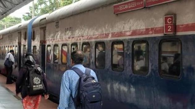Woman gives birth to baby in train with passengers’ help, fourth ...