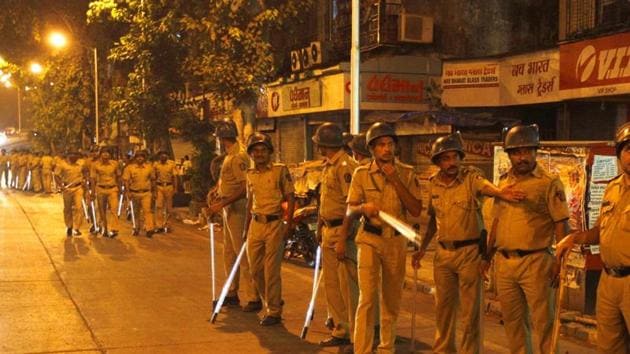 Mumbai cops walk streets to help curb crimes | Mumbai news