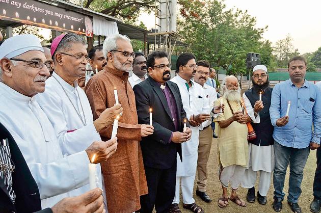 200 people and various religious leaders in Pune condemn Sri Lanka ...