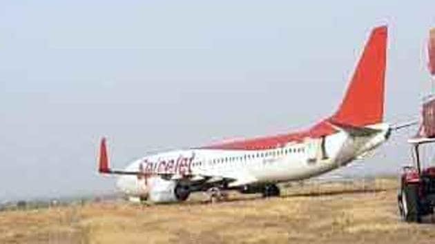 SpiceJet flight overshoots runway at Shirdi airport, plane stuck on the ...