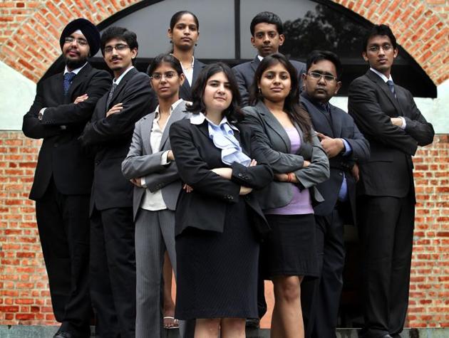 IIM Kozhikode waives off full tuition fee for top 12 rankers ...