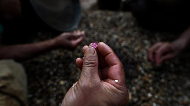 Photos: Gem hunters exploit Myanmar law change in ruby rush | Hindustan ...