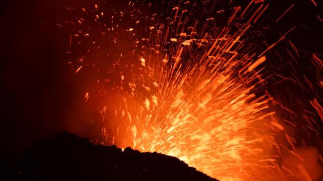 Papua New Guinea volcano spews ash, triggering eruption alert | World News