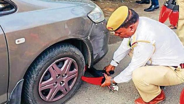 Noida traffic police to use wheel clamps to check parking at ...