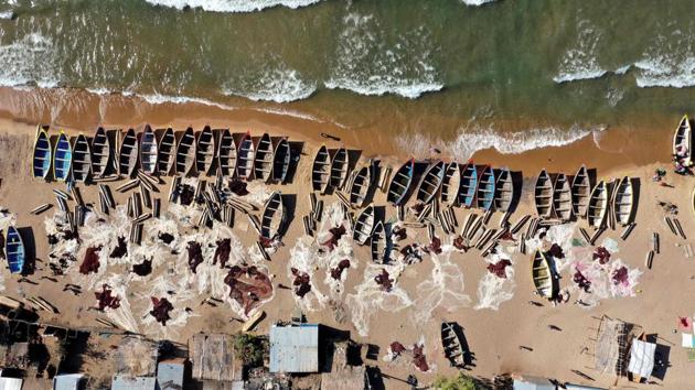 Photos: Empty nets as overfishing and climate change sap Lake Malawi ...