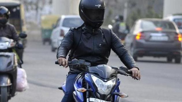 Chased and confronted, snatchers in north Delhi return phone to HR ...