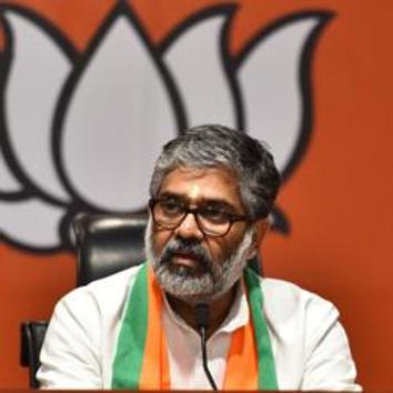 SP faces a fresh challenge in state elections after Neeraj’s crossover ...