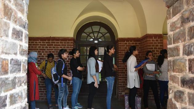 DU 6th cut-off list 2019 released, seats still vacant at some colleges ...
