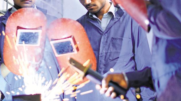 Maharashtra government to implement Centre's scheme for skill ...