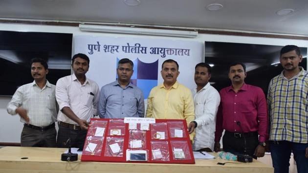 Five-member gang arrested in 14 cases of theft in Pune | Hindustan Times