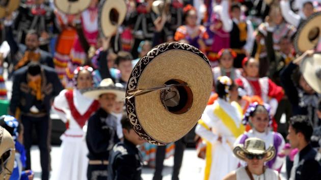 Photos: Mariachi dancers set world record for folk dance in Mexico ...
