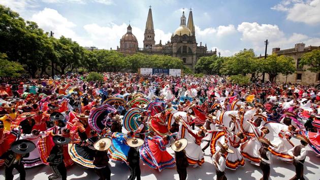 Photos: Mariachi dancers set world record for folk dance in Mexico ...
