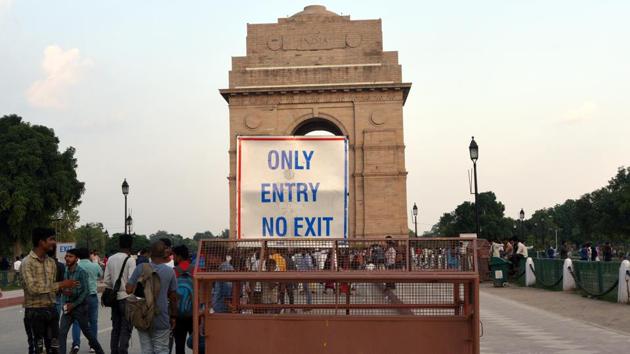 New traffic plan bane for pedestrians at India Gate | Latest News Delhi