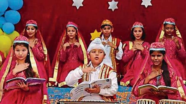 Darshan Academy Dasuya, pupils take part in cultural event | Hindustan ...