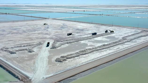 Photos: Bolivia steps up anticipating demand for lithium in electric ...