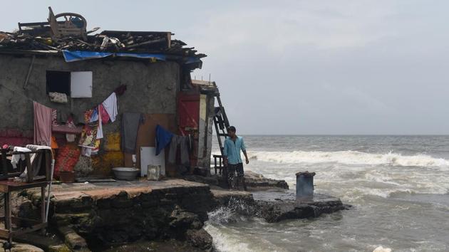 Photos: Mumbai fears for homes and lives amid rising seas | Hindustan Times